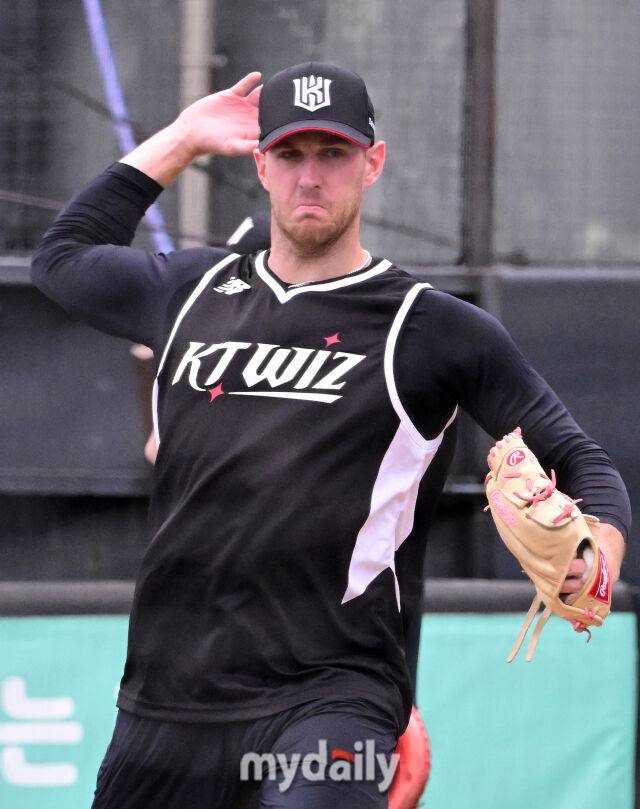 154km KKK 퍼펙트 미쳤다, 55승 장수 외인의 대체자 시작이 좋다…사령탑 "확실한 무기가 있다" [MD수원]