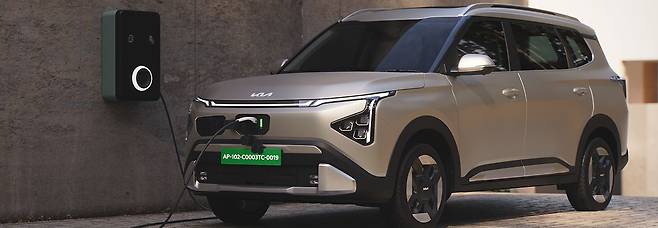 “한국에 안 나오면 난리 날 듯” 기아 Carens EV, 테슬라 긴장할 만하다 | EV-Hotissue