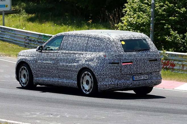 제네시스 GV90, 1,200km 주행의 ‘혁신’ 무기로 승부수 | 두맨카