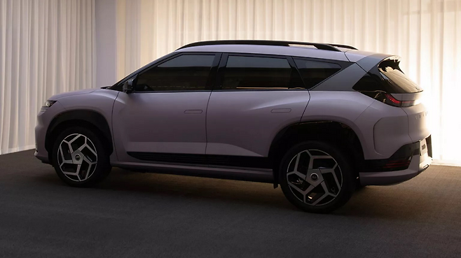 현대차, 27인치 스크린 탑재한 전기 SUV ‘일렉시오’ 공개 | EV-Hotissue