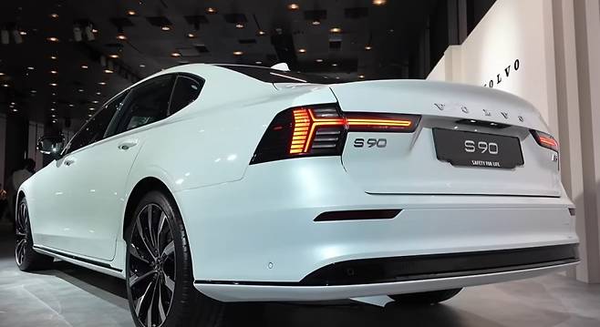 G80 팔고 갈아탈까? 볼보 S90 페이스리프트 충격 실체! | 두맨카