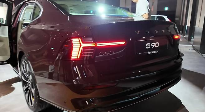 G80 팔고 갈아탈까? 볼보 S90 페이스리프트 충격 실체! | 두맨카