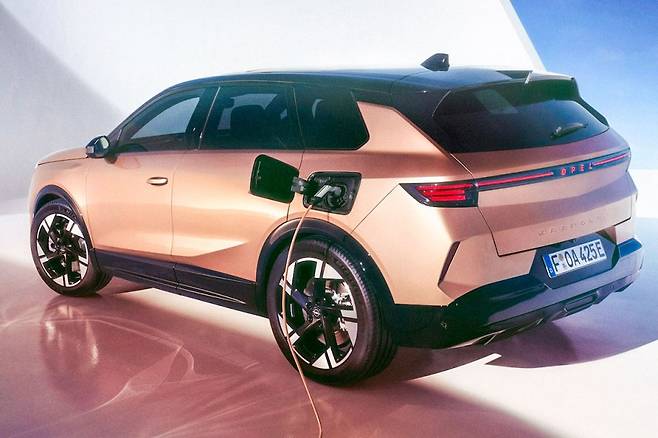 스포티지·EV5 위협하는 신형 전기 SUV, 오펠 ‘그랜드랜드’ 공개 | EV-Hotissue