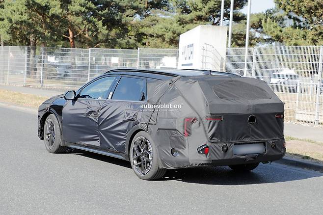 기아 K4 왜건, 전기차냐 내연기관이냐… 파워트레인 정체는? | EV-Hotissue