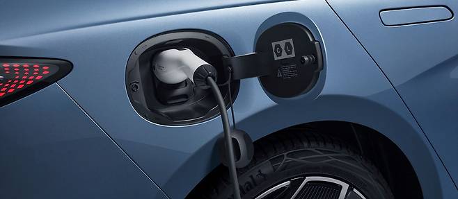 2022년 모델이 왜 지금 왔나…BYD 씰, 수출용·내수용 따로였다 | EV-Hotissue