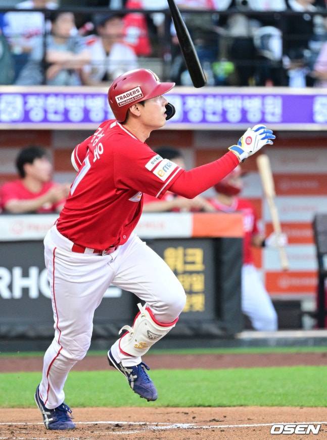 1회 류현진 무너뜨린 SSG, 'QS' 김광현 앞세워 9-3 완승! 한화는 2위 LG에 3G 추격 허용 [대전 현장리뷰]