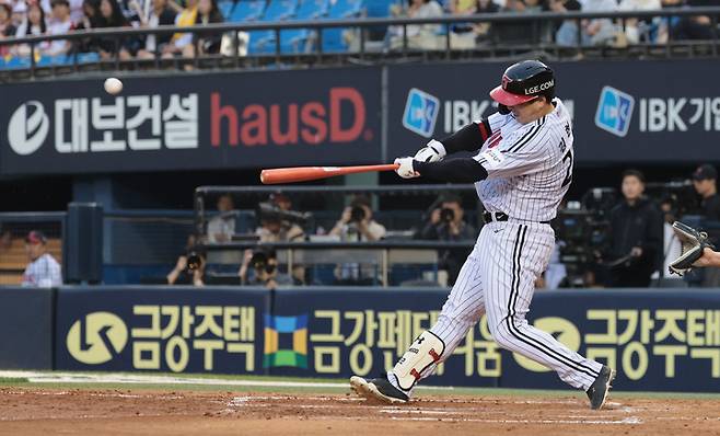 '타격기계' 김현수, KBO 역대 3번째 1500타점-16시즌 연속 100안타 고지 눈앞