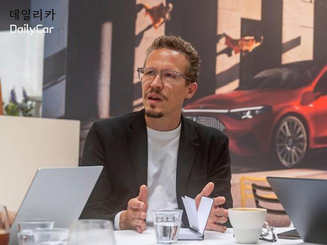 마티아스 가이젠 벤츠 세일즈 총괄 “전기차 전용 EQ 브랜드 개편·신형 GLC는 미래 디자인 표준” | 데일리카