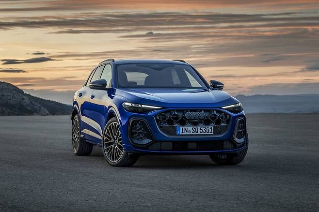 GV70, X3는 이제 끝? 아우디 Q5 풀체인지의 충격! | 두맨카