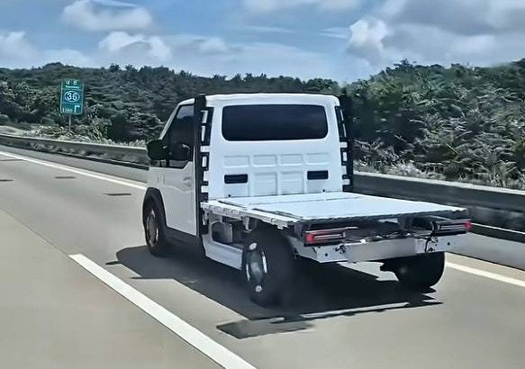 “캠핑카냐 화물차냐?” 기아 PV5, 뼈대만 공개 | EV-Hotissue