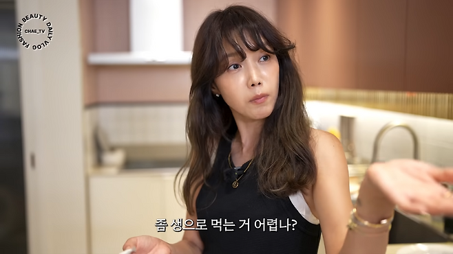 “공복에 한 숟갈”… 47세 채정안, 다리 부기 쏙 빼고 피로 없앤 비결 | 오늘뭐먹지