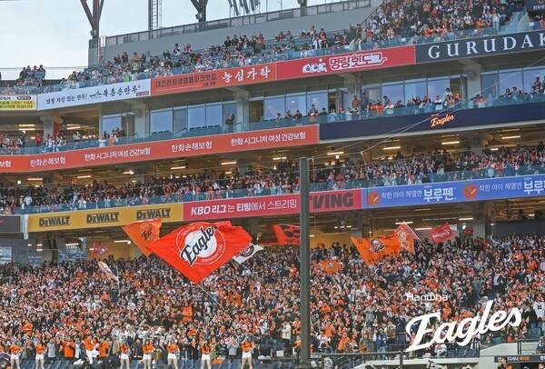 '1,200만 관중 페이스' 올해도 이어지는 '역대급' 흥행 가도…KBO리그 역대 최소 경기 900만 관중 돌파