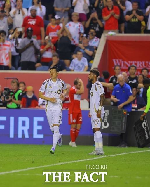 LAFC 손흥민, 美 MLS 역사적 데뷔전 PK 동점골 유도 30분 활약