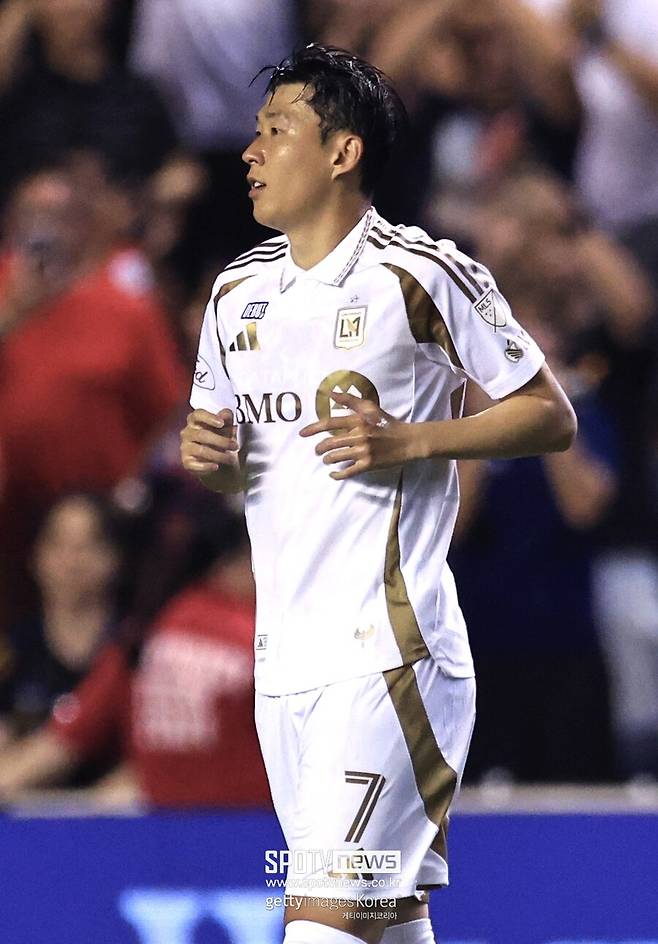 [MLS REVIEW] 이게 클래스다! 손흥민, 데뷔전부터 PK 획득 → 폭풍 스피드에 美 환호…LAFC, SON 덕에 시카고와 2-2 무승부