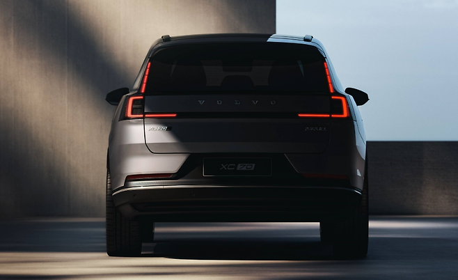 PHEV 끝판왕 등장… 볼보 XC70, 제로백 5.2초 찍었다 | EV-Hotissue
