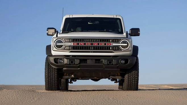 “아빠들의 로망이 돌아왔다” 25년 기다린 레트로 SUV | EV-Hotissue