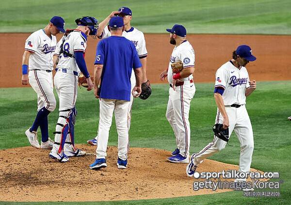 ML 유일 류현진 넘었던 클래스 어디 안가네...'160km' 쾅! 37세 베테랑 투수, 5이닝 무실점 호투, 팀은 패배