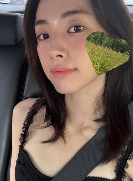 '168cm 45kg' 금수저에 유학파 출신 '이대 여신' 대세 여배우, 레이스룩 | 패션룸