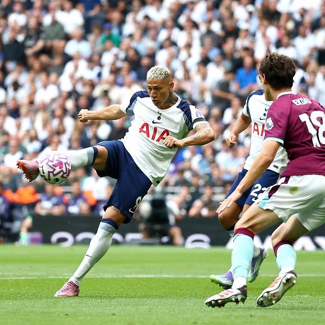 ‘SON은 없지만’ 히샬리송이 있다…EPL 개막전 맹활약 뒤 호나우두 사진도 등장