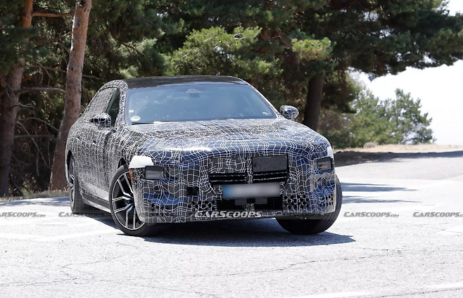 BMW 7시리즈 페이스리프트, G90 따라잡나 | EV-Hotissue