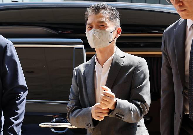 Prosecutors seek 15-year prison term for Kakao founder