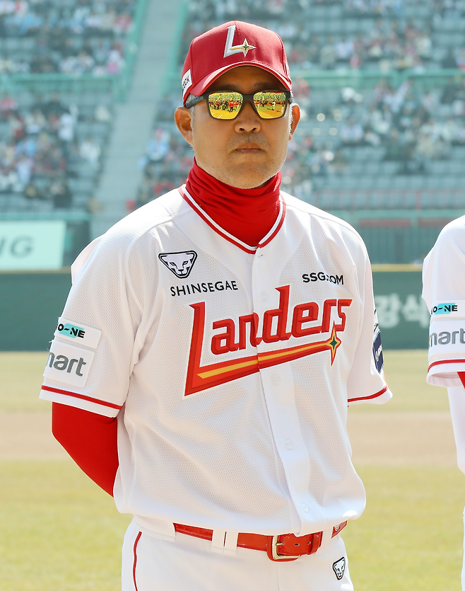 ‘2+1’년 18억원 재계약, 이숭용 SSG 감독 ‘청라돔 시대’ 첫 사령탑 기회 잡았다