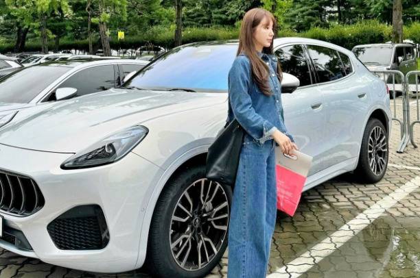 “김종국 결혼 소식보다 더 충격”… 윤은혜, 수억대 SUV 끌고 등장 | EV-Hotissue