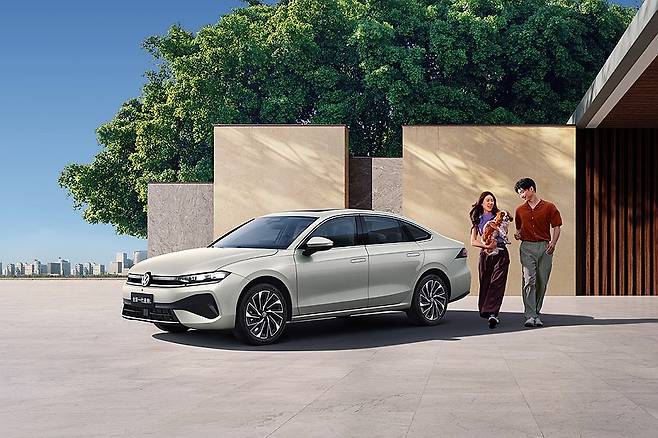 “그랜저 버리고 산다” 전장 4990mm에 220마력 터보 엔진 수입 세단, 시장 폭격한다 | 카텍