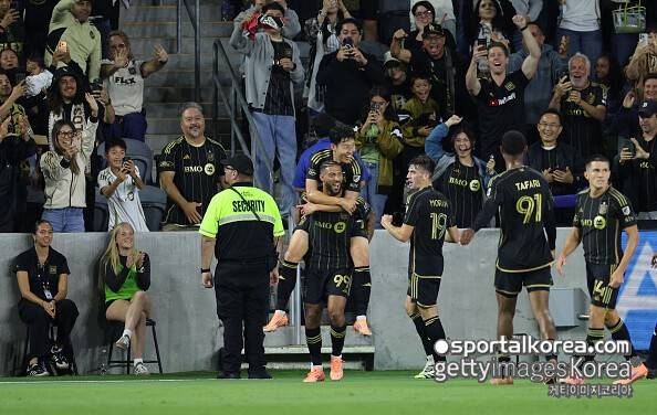 상승 또 상승! 손흥민 업은 LAFC, 날개 펼쳤다 '12위→3위' 무려 9단계 고공 점프 "SON-부앙가, 18G 연속 골 신기록"