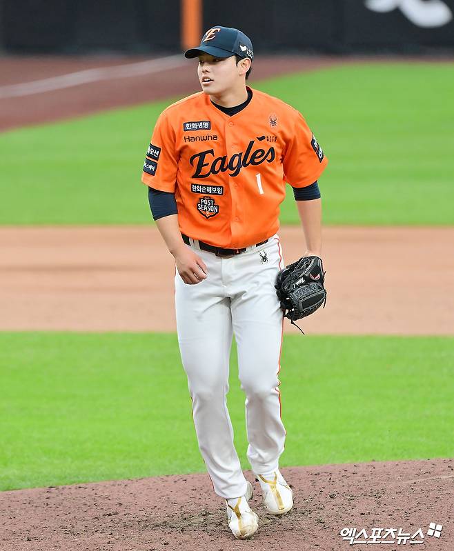 문동주 한국신기록 초대박! '161.6km/h' 쾅! KBO 국내 최고 구속 셀프 경신…7회 구원 등판 PS 데뷔→2이닝 4K 무실점 [PO1 라이브]