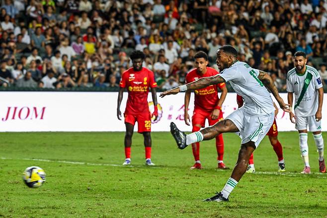 "충격" '도박 논란'→'사우디에서 주급 42만 7000파운드'…英 맨유→토트넘 EPL 복귀설 '결단 내렸다'