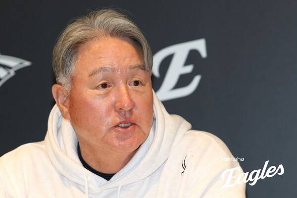 [STN 현장] 한화 김경문 감독 "(문)동주 대기…경기가 유리한 쪽으로 흐르면 등판"