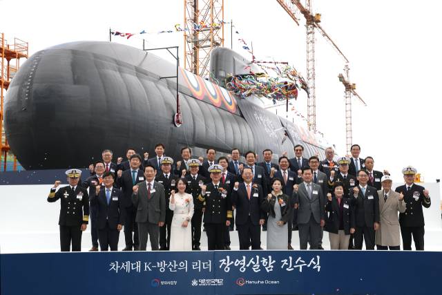 한화오션, 3600t급 잠수함 ‘장영실함’ 진수