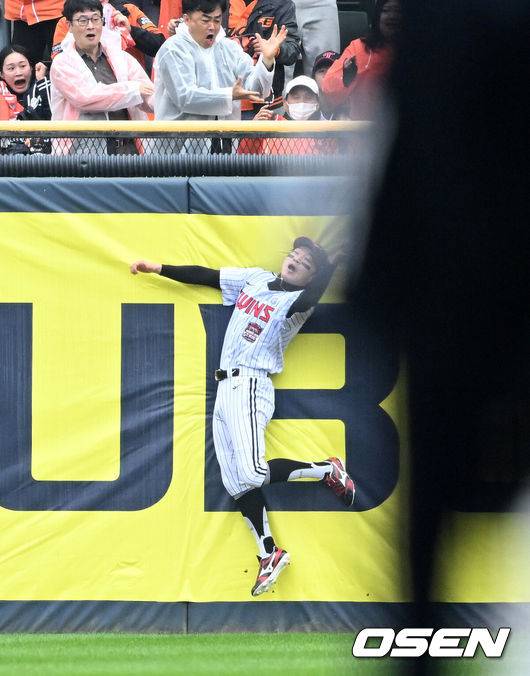 '또 박해민이야' 잠실 스파이더맨, 1회부터 슈퍼 캐치, 실점 막고 하이라이트 만들다