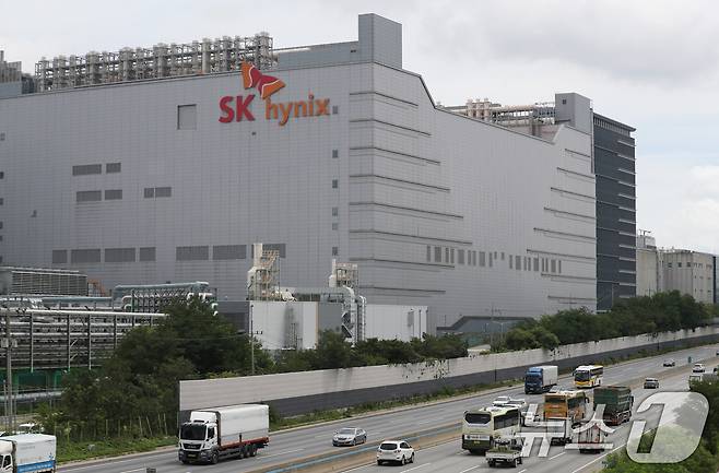 [IR] SK하이닉스 "내년 HBM 매진…2027년도 공급 타이트해"