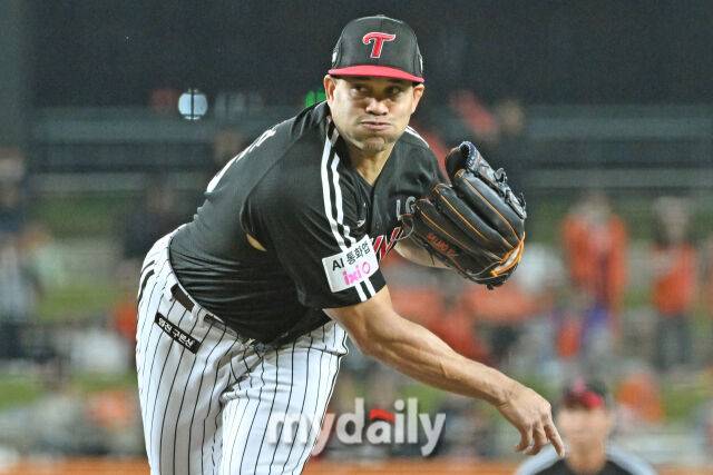 LG 1-4→7-4 미친 대역전 드라마, '담 증세' 치리노스 이런 경기 처음이야 "내 커리어에 없었다, 동료들에게 감동했다" [MD대전 KS5]