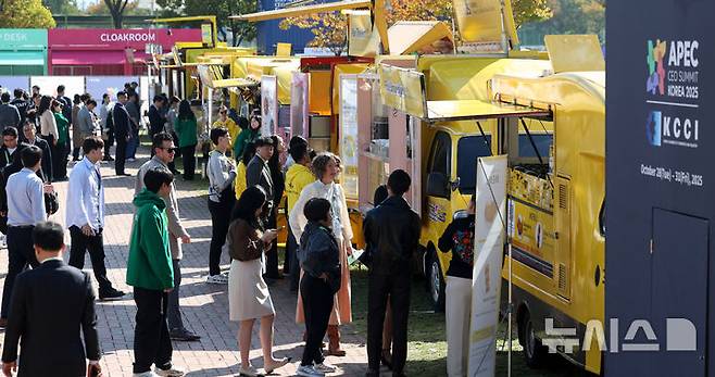 송미령 "APEC, K-푸드 수출 교두보"…전통다과·할랄 글로벌 공략 강화