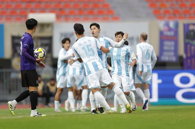 'ACLE 등록→이동경 장착' 울산, 日 고베와 ACLE 1, 2위 한일 자존심 건 충돌