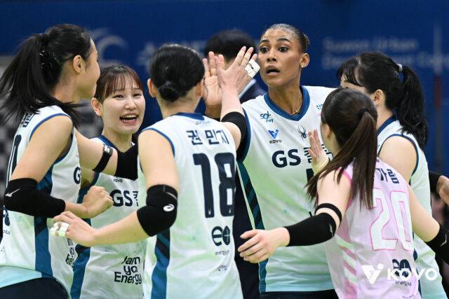 '49점+트리플크라운' 괴력의 실바 진짜 미쳤다, '5G 연속 5세트' GS칼텍스 구했다…현대건설 또 역전패, 양효진 22점 분전 [MD수원]