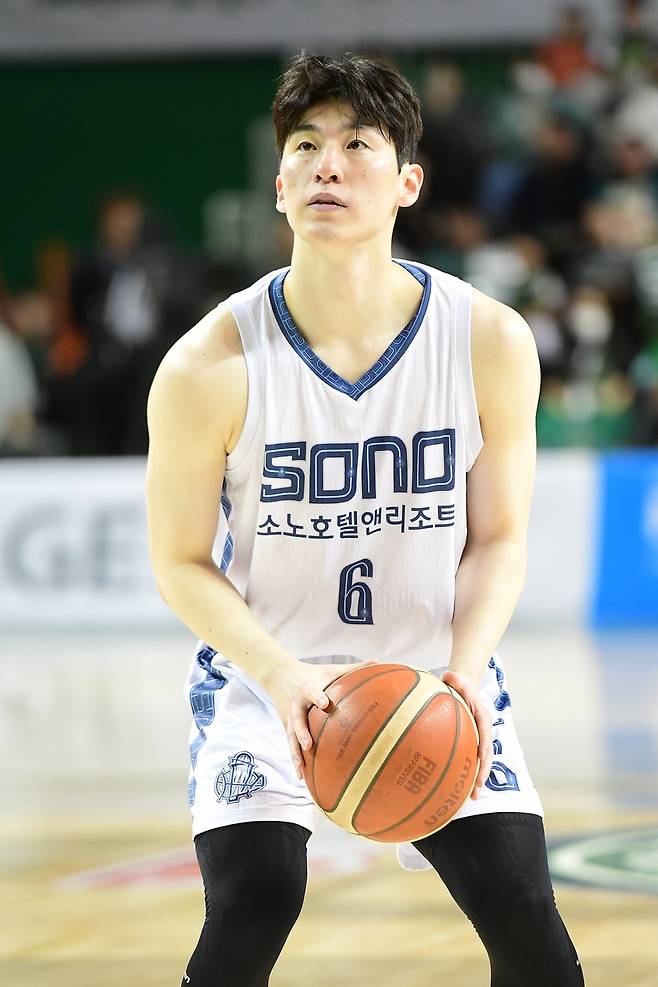 '허훈 28점' KCC, 연장 끝 가스공사 격파…2연승·3위 도약