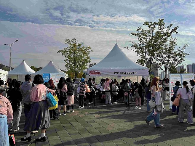 JYP Entertainment donates $30,500 for Thai children's medical costs