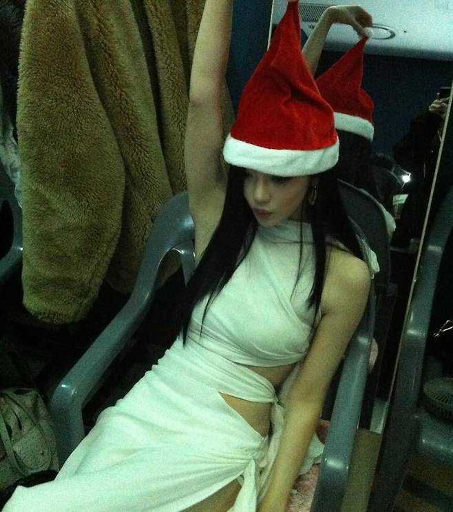 에스파 닝닝, 치골까지 드러난 '아찔' 드레스 자태에 눈길