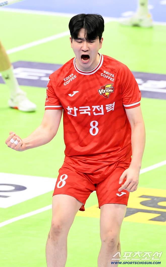 "레오는 낮경기 약해…신호진 약점도 잘 안다" 패기만만! 베테랑의 팀서 꽃피는 박승수 잠재력 [인터뷰]