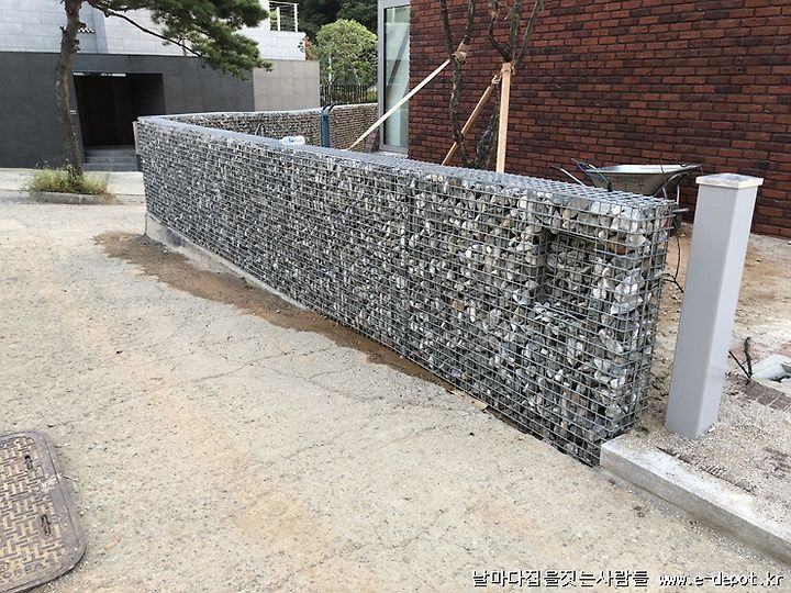 파주 전원주택시공개비온담장과 평철난간울타리 및 메쉬휀스시공후기