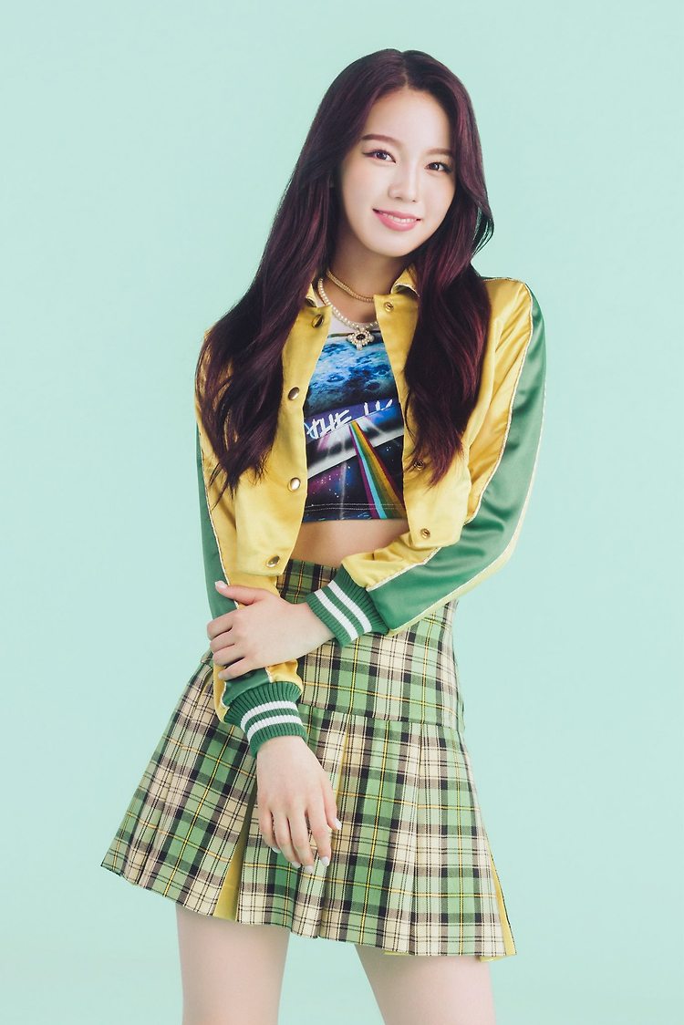 NiziU (니쥬) 1st Album 'U' - 아야카 AYAKA (Another Cut) — NiziU(니쥬)와 함께 / 니쥬 기록실