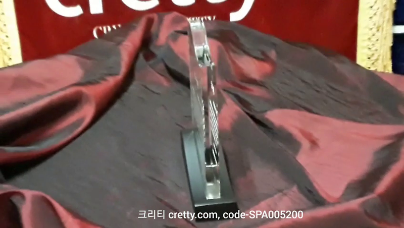 크리티 크리스탈상패 골프트로피 감사패 공로패 재직기념패 이글패 근조기 명패 회사기 자개명패 홀인원패 학위패 상패문구 싱글패 트로피