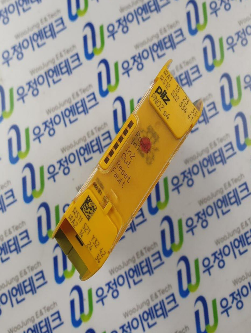 Pilz PNOZ Stop Safety Relay / PNOZ s4 C 24V DC