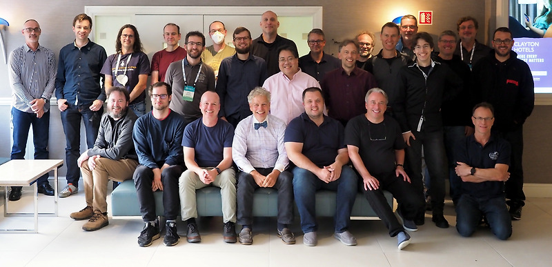 오른손의 좋은 세상만들기 Linux Kernel Maintainer Group Photo 얼굴은 다 착해보여