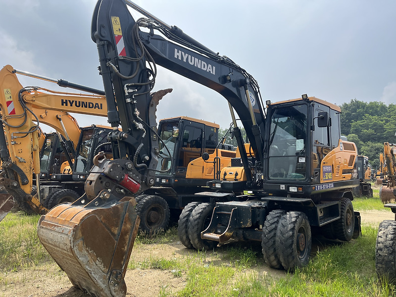 HW145 / 2020년 / 9800만원 / 2503 / 5270시간 :: 현대음성중고유통센터