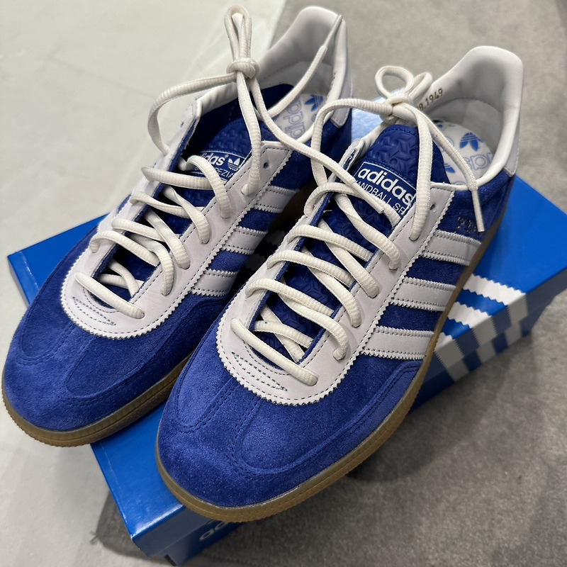 핸드볼 스페지알 흰/파 75주년 에디션 :: 훈이이